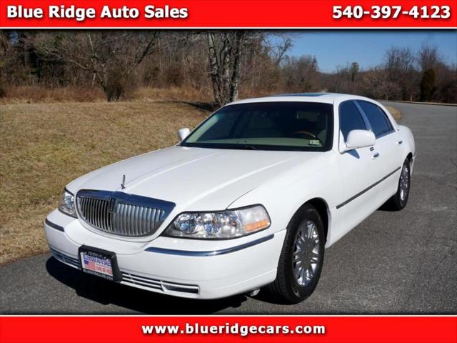 2007 Lincoln Town Car Ratings, Pricing, Reviews and Awards | J.D. Power