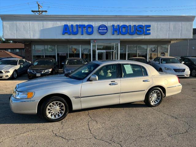 Used 2001 Lincoln Town Car Signature 4 Door Sedan Ratings, Values ...