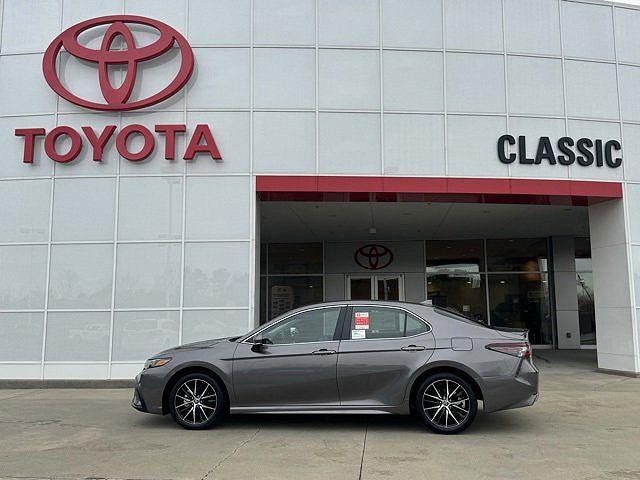New 2024 Toyota Camry SE Nightshade Auto Ratings, Pricing, Reviews & Awards