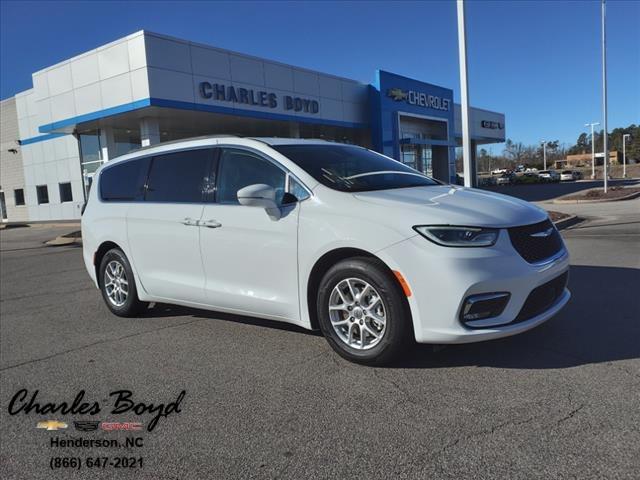 Used 2022 Chrysler Pacifica Wagon 4D Touring L Ratings, Values, Reviews ...