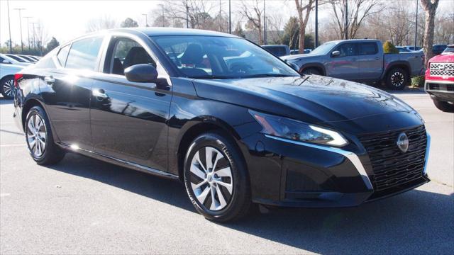 New 2024 Nissan Altima 2.0 SR Sedan Ratings, Pricing, Reviews & Awards