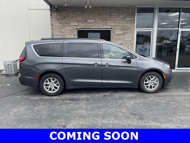 Used 2022 Chrysler Pacifica Wagon 4D Touring L Ratings, Values, Reviews ...