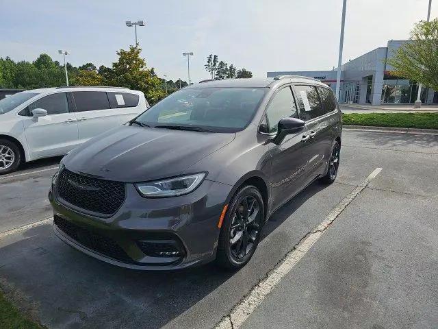 Used 2022 Chrysler Pacifica Wagon 4D Limited Ratings, Values, Reviews ...