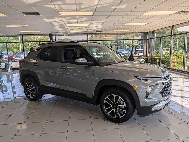 New 2025 Chevrolet Trax FWD 4dr 1RS Ratings, Pricing, Reviews & Awards