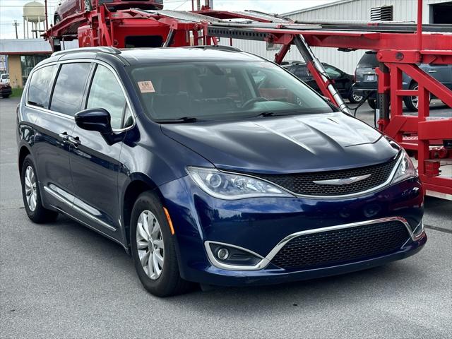 Used 2017 Chrysler Pacifica Wagon 4D Touring L Plus V6 Ratings, Values ...